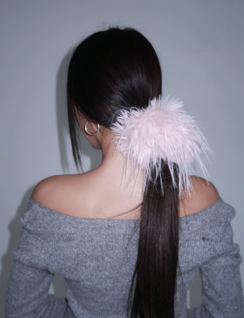(당일발송) SWAN FEATHER SCRUNCHIE / 스완 페터 스크런치 - 에이블리