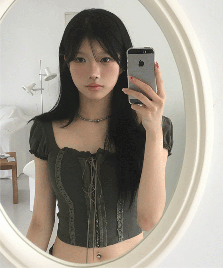 [모델소장🤎] 칸쵸 코르셋 레이스 셔링 반팔 블라우스 - 에이블리