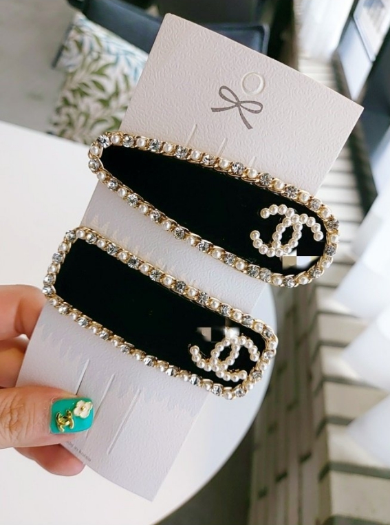 C 벨벳 머리핀 헤어핀 헤어밴드 명품 머리띠 집게핀 리본 헤어 스크런치 머리끈 빅사이즈 반다나 베일 비녀 넓은 밴드 핀 똑딱핀 액세서리 헤어스카프 끈 실핀 올림머리 반묶음