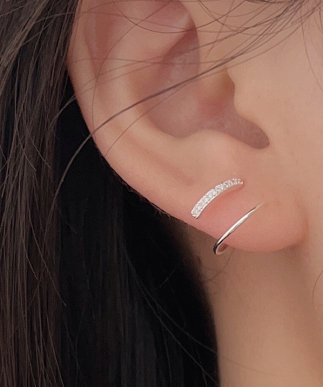 silver92.5 큐빅 회오리 꼬임 실버 순은 귀걸이 유니크 데일리 심플이어링 - 에이블리