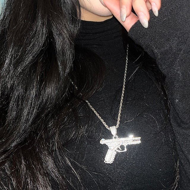 [당일/유니크]Lucid Gun 루시드건 y2k 롱레이어드 큐빅 팬던트 체인 총 목걸이 - 에이블리
