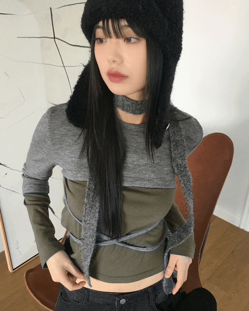 워프 투톤 배색 스트랩 크롭 긴팔 티셔츠 에이블리