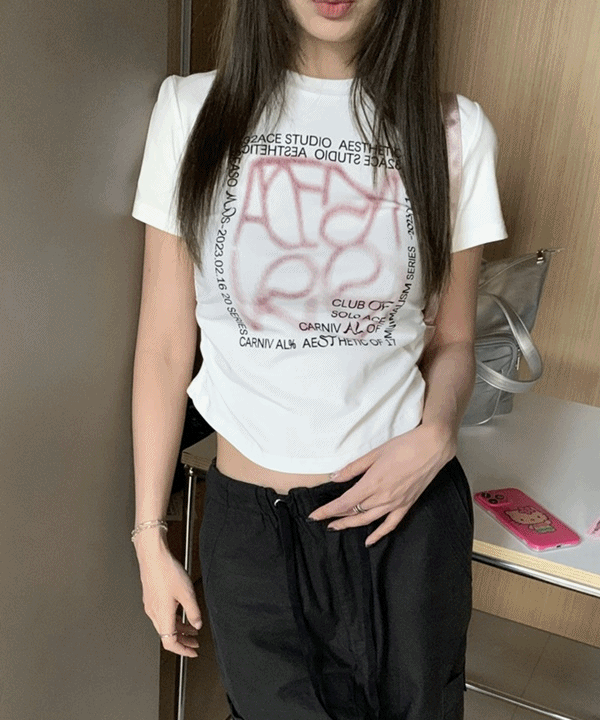 [여름신상💙/Y2K무드]클래시 스프레이 레터링 옆셔링 크롭 쫀쫀 반팔티(2col) - 에이블리