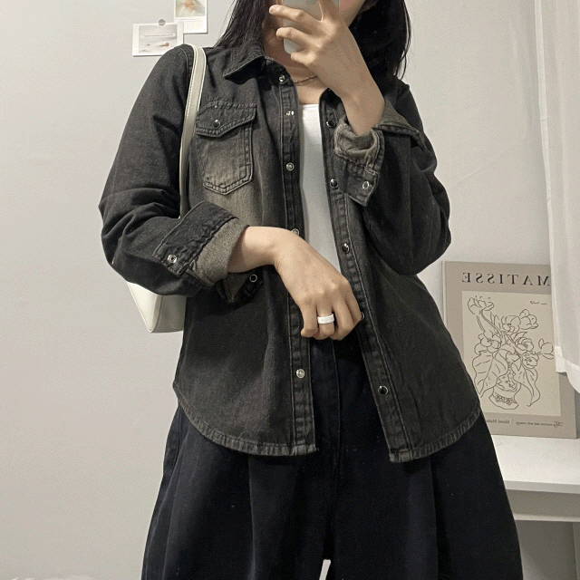 [MD추천/핏보장/고퀄리티/허얇골넓/3SIZE]빈티지 Y2K 긴팔 데님 셔츠 스냅버튼 밑단굴림 기본핏 청 흑청 남방 간절기 아우터 - 에이블리