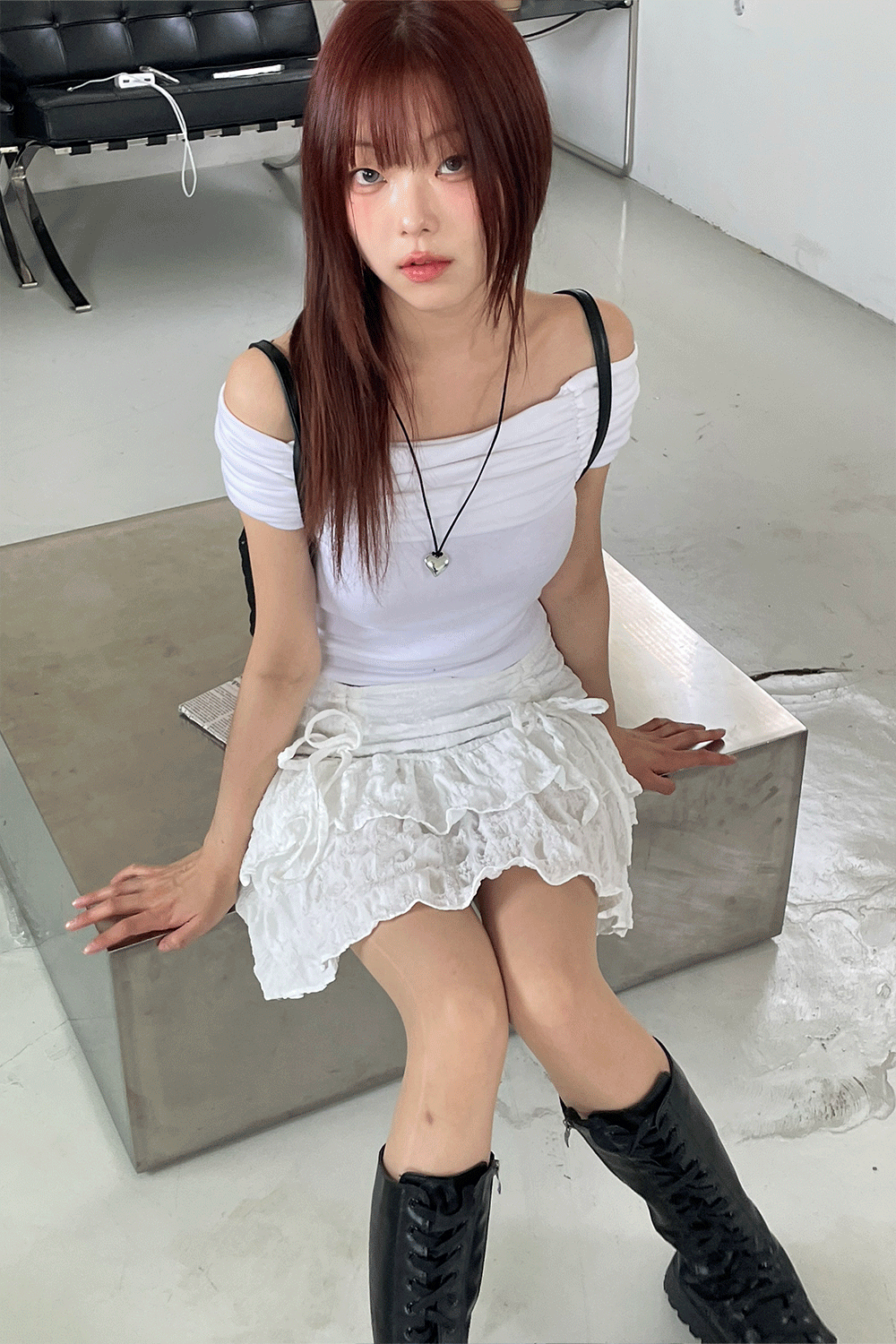 [오프숄더/셔링]fello shirring off shoulder tee (3colors) - 에이블리