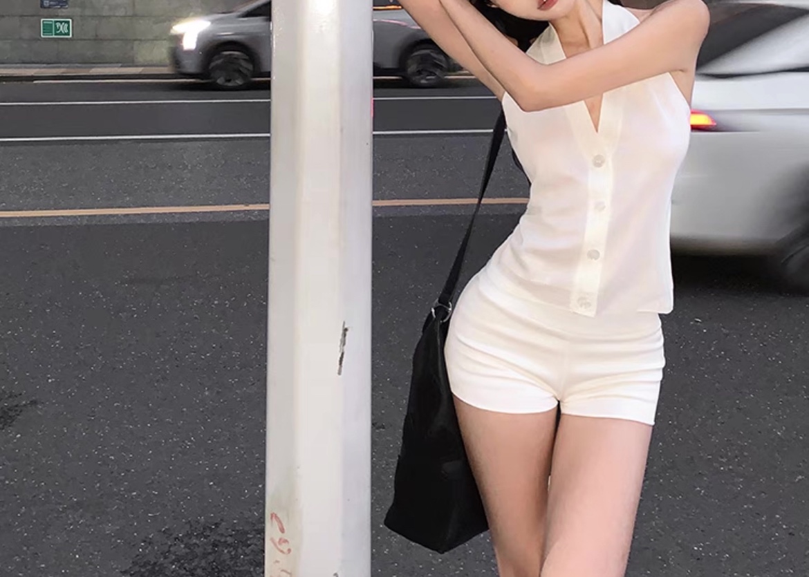 2color 홀터 베스트 조끼 숏팬츠 투피스 셋업 홀터 니트 나시 니트 조끼 니트 베스트 반바지 투피스 세트 섹시 투피스 글램 투피스 Bj 여캠 방송 홀복 클럽 파티룩