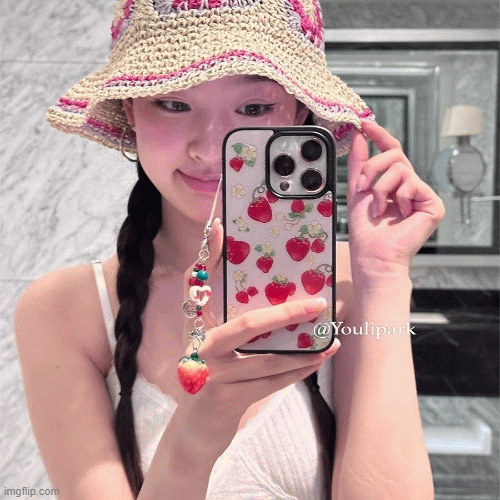 주문폭주💚주문제작🫧딸기 과일 봄 캐릭터 하이틴 손민수 Y2k 커플 아이폰 폰케이스 우정 키치 레트로 친구 생일 선물추천 범퍼 유니크 연예인 레트로 감성 특이한 귀여운 에이블리